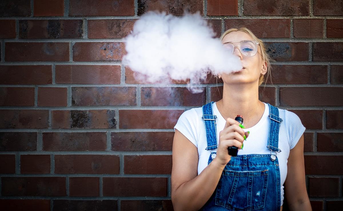 Standardized Branding of Disposable Vaping Devices Reduces Young Peopl